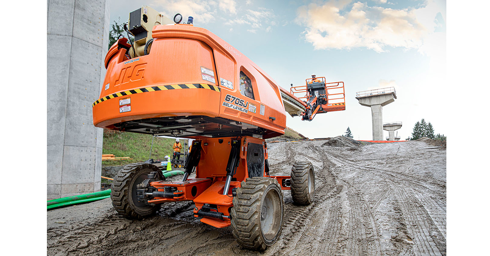 Self-Leveling Boom Lift | Material Handling and Logistics