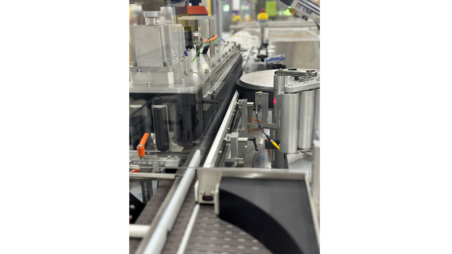 Height-Adjustable Labeling | Material Handling and Logistics