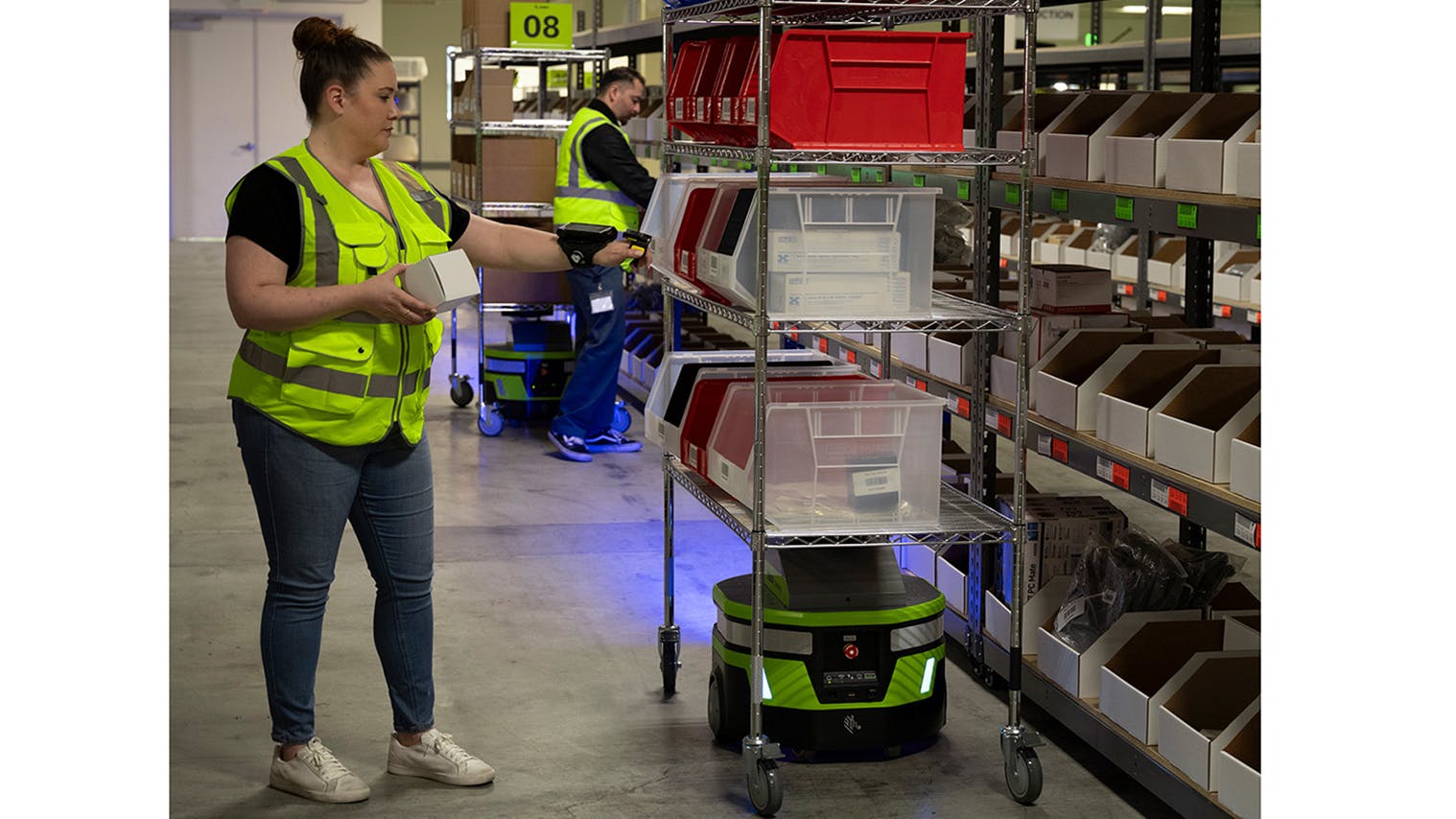 Collaborative Robotics-Assisted Picking | Material Handling and Logistics